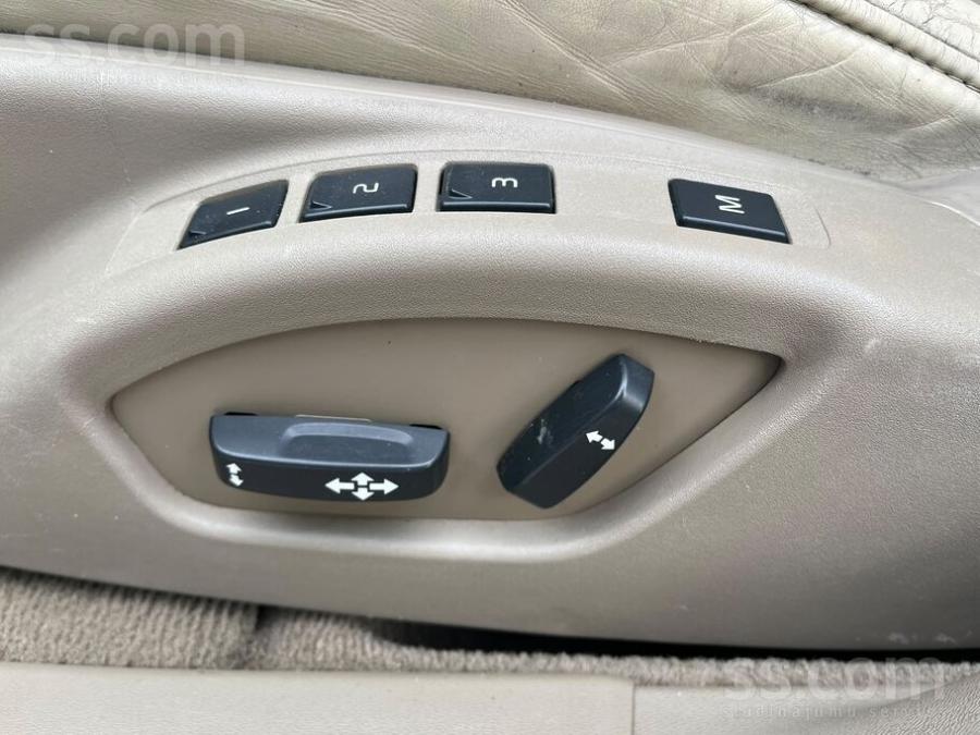 Yellow Volvo S80 2007 in Riga, with an engine capacity of 2.40 L and mileage of 0 thousand km for 3599 €, photo 11 on AUTOMOTO.COM.LV