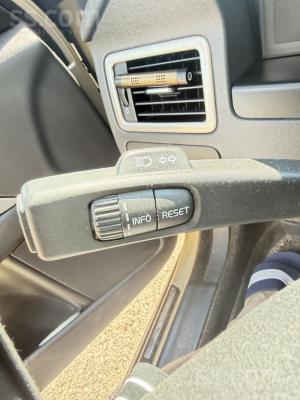 Yellow Volvo S80 2007 in Balvi, with an engine capacity of 2.40 L and mileage of 412 thousand km for 3500 €, photo 15 on AUTOMOTO.COM.LV