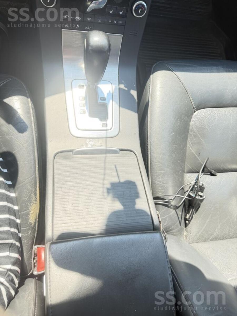 Yellow Volvo S80 2007 in Balvi, with an engine capacity of 2.40 L and mileage of 412 thousand km for 3500 €, photo 17 on AUTOMOTO.COM.LV