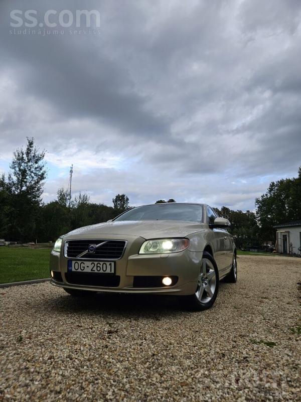 Yellow Volvo S80 2007 in Riga, with an engine capacity of 2.40 L and mileage of 379 thousand km for 3500 €, photo 3 on AUTOMOTO.COM.LV