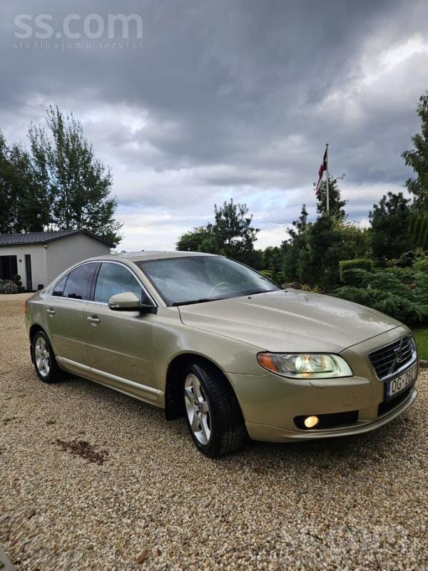 Yellow Volvo S80 2007 in Riga, with an engine capacity of 2.40 L and mileage of 379 thousand km for 3500 €, photo 6 on AUTOMOTO.COM.LV