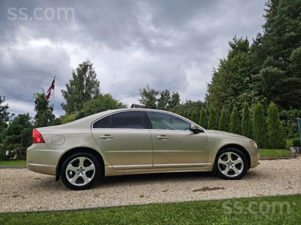 Yellow Volvo S80 2007 in Riga, with an engine capacity of 2.40 L and mileage of 379 thousand km for 3500 €, photo 8 on AUTOMOTO.COM.LV
