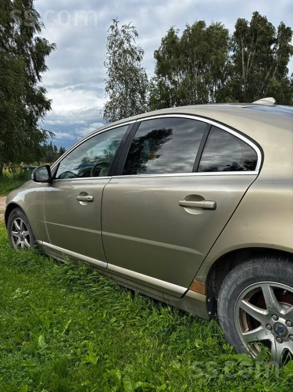 Yellow Volvo S80 2008 in Jelgava, with an engine capacity of 2.40 L and mileage of 443 thousand km for 1200 €, photo 4 on AUTOMOTO.COM.LV