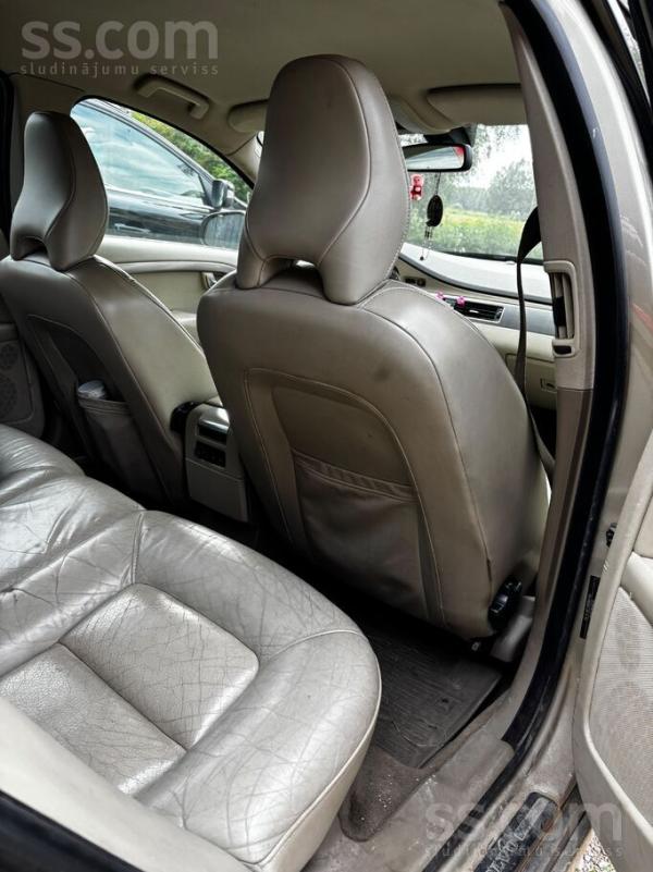 Yellow Volvo S80 2008 in Jelgava, with an engine capacity of 2.40 L and mileage of 443 thousand km for 1200 €, photo 6 on AUTOMOTO.COM.LV