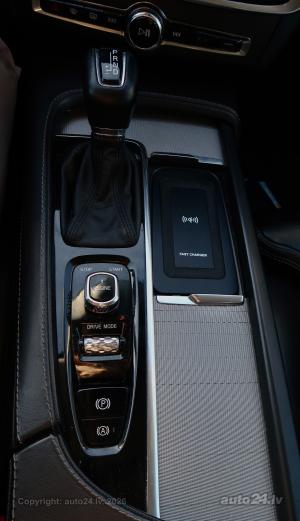 Black Volvo S90 2016 in Tallinn, with an engine capacity of 2.00 L and mileage of 277 thousand km for 15800 €, photo 12 on AUTOMOTO.COM.LV