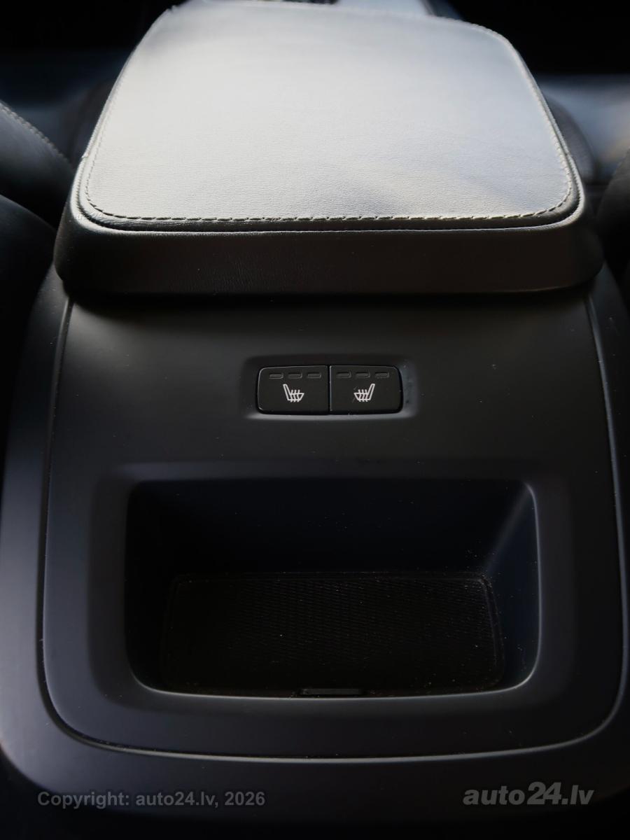 Black Volvo S90 2016 in Tallinn, with an engine capacity of 2.00 L and mileage of 277 thousand km for 15800 €, photo 13 on AUTOMOTO.COM.LV
