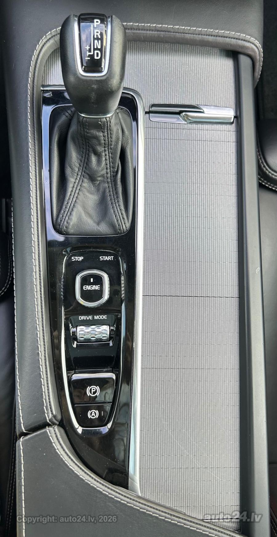 Melns Volvo S90 2016 Tallina, ar dzinēja tilpumu 2.00 L un nobraukumu 229 tūkst. km par 18499 €, foto 24 vietnē AUTOMOTO.COM.LV