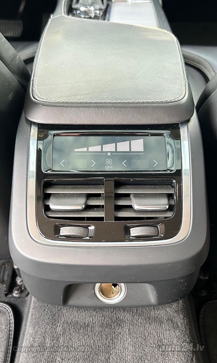 Melns Volvo S90 2016 Tallina, ar dzinēja tilpumu 2.00 L un nobraukumu 229 tūkst. km par 18499 €, foto 26 vietnē AUTOMOTO.COM.LV
