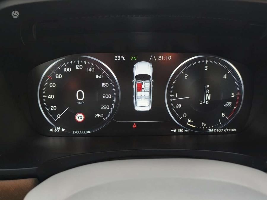 Black Volvo S90 2016 in Vilnius, with an engine capacity of 0.20 L and mileage of 170 thousand km for 21000 €, photo 10 on AUTOMOTO.COM.LV