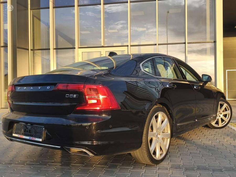 Melns Volvo S90 2016 Viļņa, ar dzinēja tilpumu 2.00 L un nobraukumu 170 tūkst. km par 21000 €, foto 22 vietnē AUTOMOTO.COM.LV