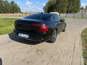 Black Volvo S90 2016 in Riga, with an engine capacity of 2.00 L and mileage of 285 thousand km for 18200 €, photo 5 on AUTOMOTO.COM.LV