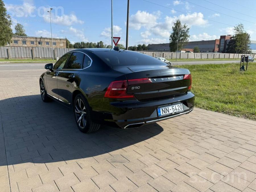 Black Volvo S90 2016 in Riga, with an engine capacity of 2.00 L and mileage of 285 thousand km for 18200 €, photo 6 on AUTOMOTO.COM.LV