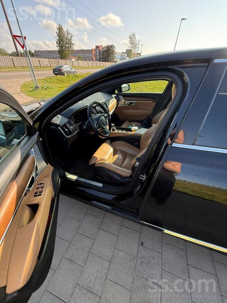 Black Volvo S90 2016 in Riga, with an engine capacity of 2.00 L and mileage of 285 thousand km for 18200 €, photo 8 on AUTOMOTO.COM.LV