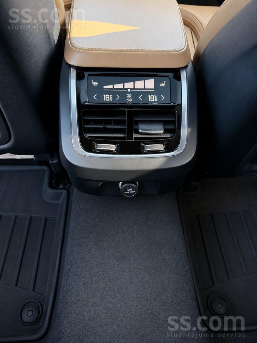 Black Volvo S90 2016 in Riga, with an engine capacity of 2.00 L and mileage of 285 thousand km for 18200 €, photo 9 on AUTOMOTO.COM.LV