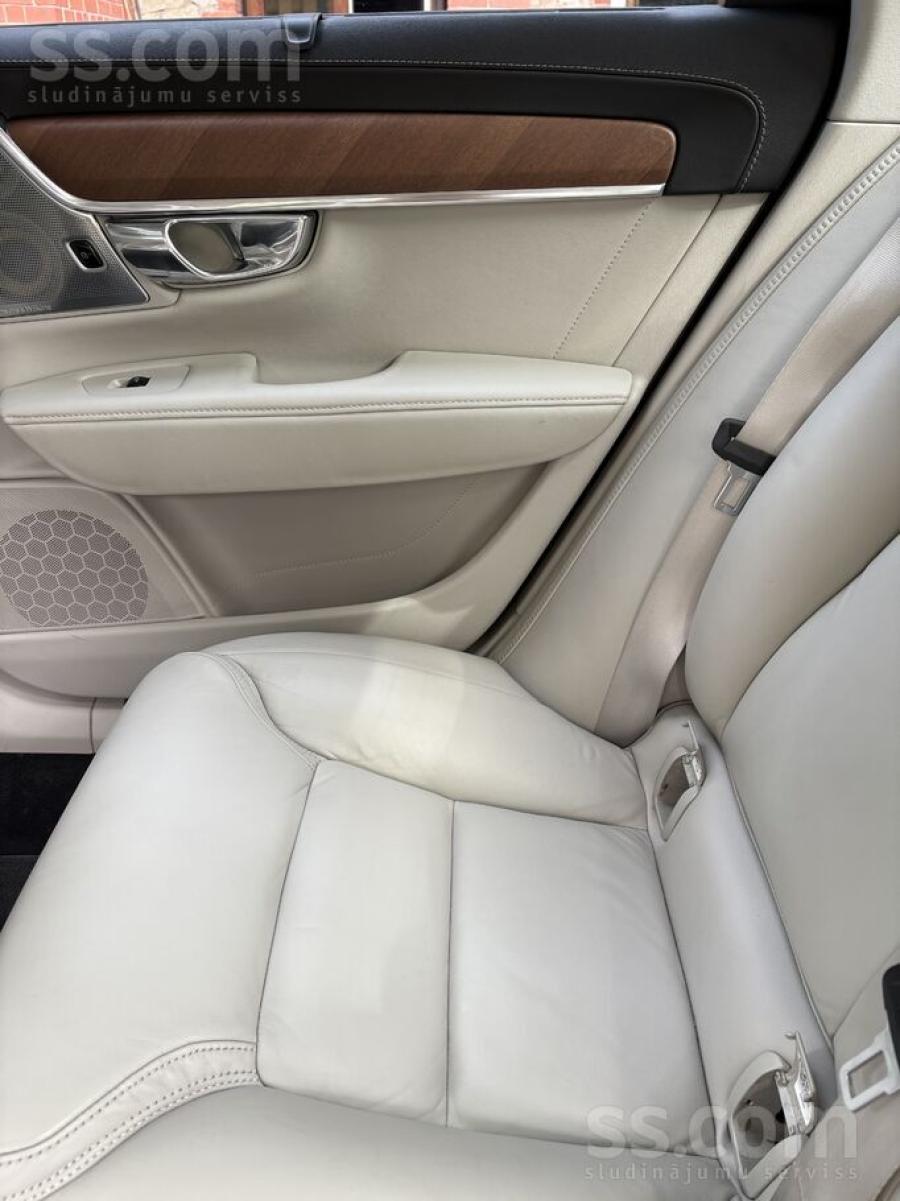 Black Volvo S90 2016 in Riga, with an engine capacity of 2.00 L and mileage of 291 thousand km for 15000 €, photo 8 on AUTOMOTO.COM.LV