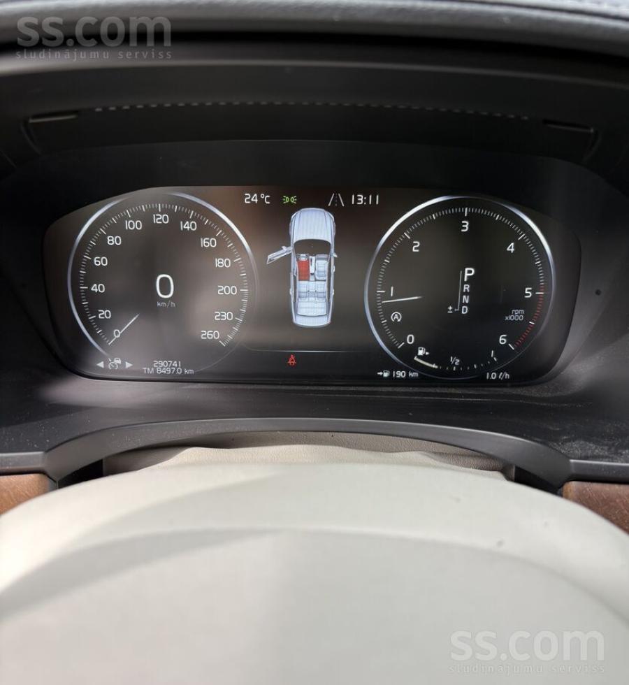 Black Volvo S90 2016 in Riga, with an engine capacity of 2.00 L and mileage of 291 thousand km for 15000 €, photo 11 on AUTOMOTO.COM.LV