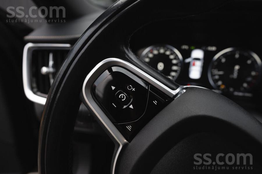 Melns Volvo S90 2016 Jelgava, ar dzinēja tilpumu 2.00 L un nobraukumu 287 tūkst. km par 17900 €, foto 18 vietnē AUTOMOTO.COM.LV