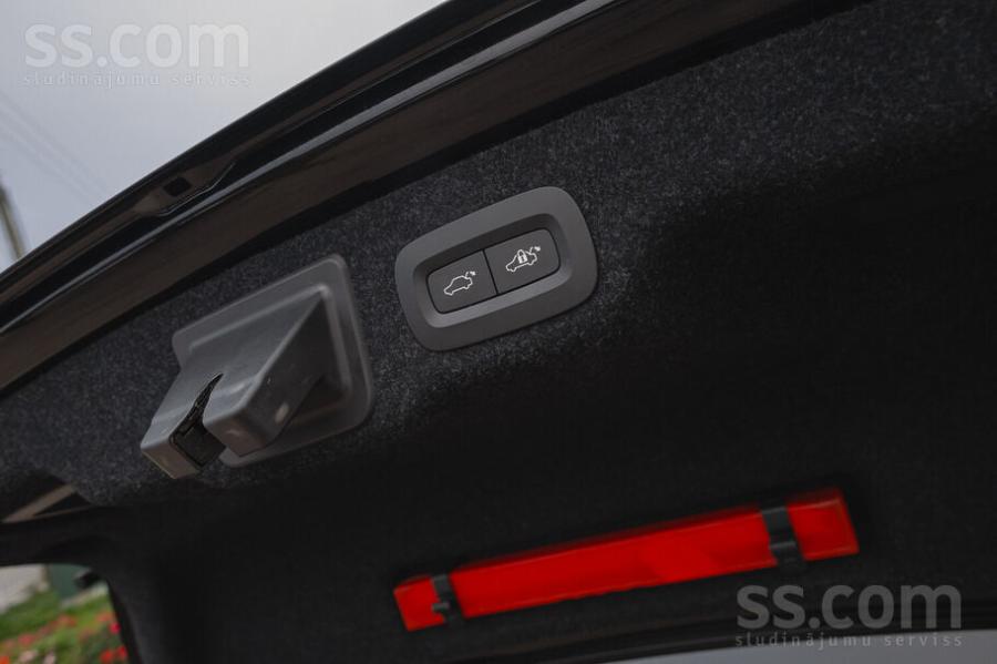Melns Volvo S90 2016 Jelgava, ar dzinēja tilpumu 2.00 L un nobraukumu 287 tūkst. km par 17900 €, foto 33 vietnē AUTOMOTO.COM.LV