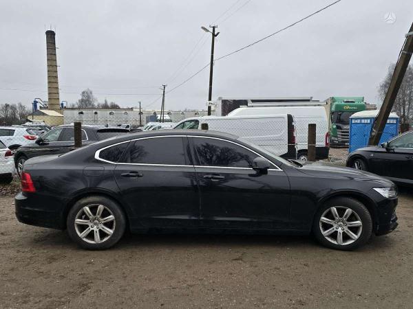 Melns Volvo S90 2017 Tauragė, ar dzinēja tilpumu 2.00 L un nobraukumu 112 tūkst. km par 10500 €, foto 2 vietnē AUTOMOTO.COM.LV