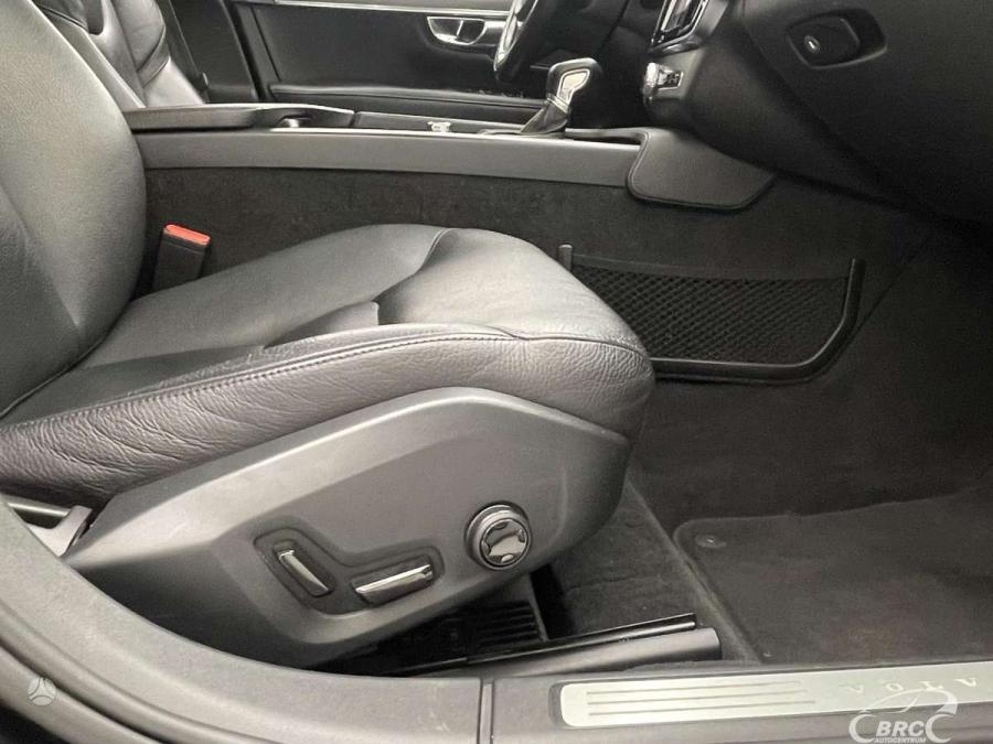 Black Volvo S90 2017 in Vilnius, with an engine capacity of 1.97 L and mileage of 168 thousand km for 16250 €, photo 7 on AUTOMOTO.COM.LV