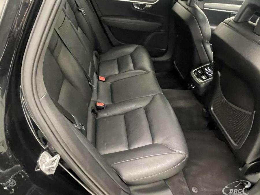 Black Volvo S90 2017 in Vilnius, with an engine capacity of 1.97 L and mileage of 168 thousand km for 16250 €, photo 11 on AUTOMOTO.COM.LV