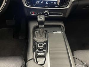 Black Volvo S90 2017 in Vilnius, with an engine capacity of 1.97 L and mileage of 168 thousand km for 16250 €, photo 19 on AUTOMOTO.COM.LV