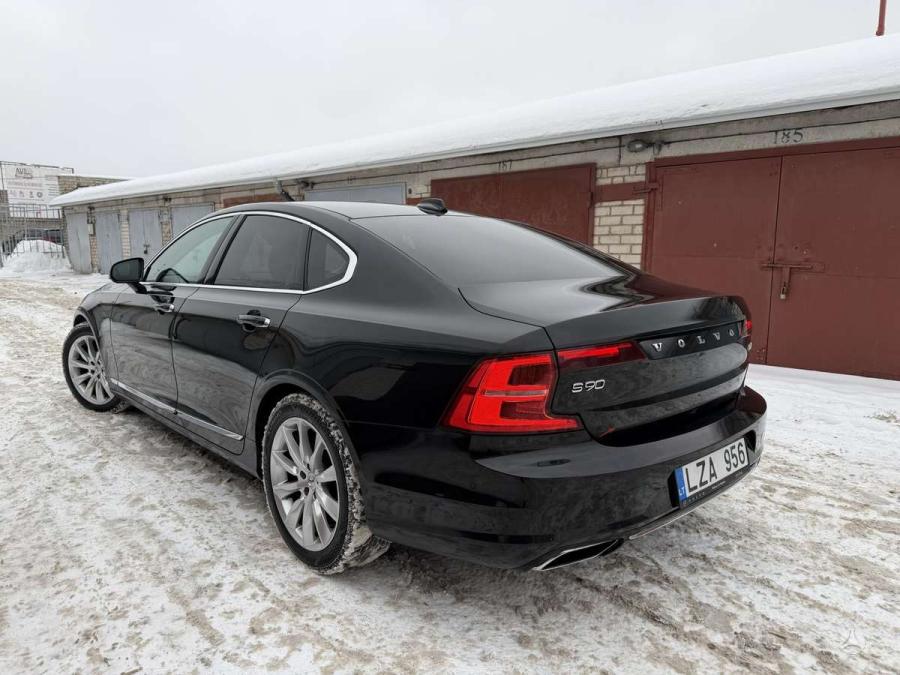 Black Volvo S90 2017 in Kaunas, with an engine capacity of 2.01 L and mileage of 302 thousand km for 12900 €, photo 3 on AUTOMOTO.COM.LV