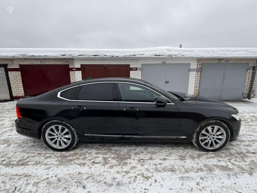 Black Volvo S90 2017 in Kaunas, with an engine capacity of 2.01 L and mileage of 302 thousand km for 12900 €, photo 6 on AUTOMOTO.COM.LV