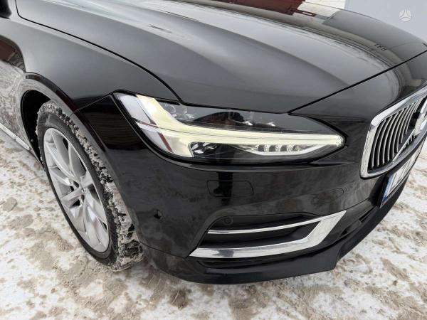 Black Volvo S90 2017 in Kaunas, with an engine capacity of 2.01 L and mileage of 302 thousand km for 12900 €, photo 9 on AUTOMOTO.COM.LV