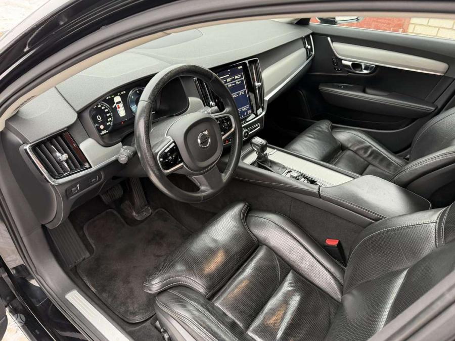 Black Volvo S90 2017 in Kaunas, with an engine capacity of 2.01 L and mileage of 302 thousand km for 12900 €, photo 12 on AUTOMOTO.COM.LV