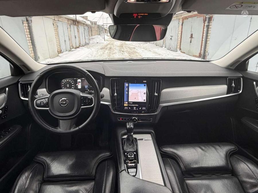 Black Volvo S90 2017 in Kaunas, with an engine capacity of 2.01 L and mileage of 302 thousand km for 12900 €, photo 14 on AUTOMOTO.COM.LV