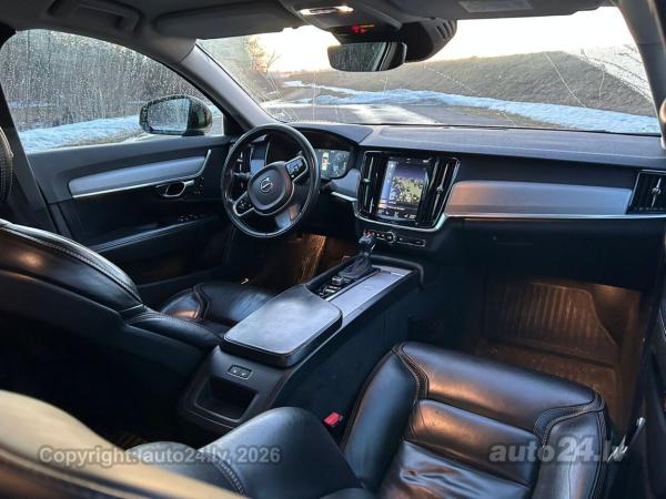 Black Volvo S90 2017 in Tallinn, with an engine capacity of 2.00 L and mileage of 199 thousand km for 19900 €, photo 6 on AUTOMOTO.COM.LV