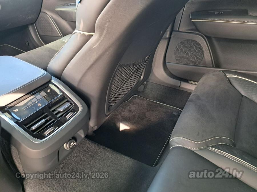 Melns Volvo S90 2017 Kerdla, ar dzinēja tilpumu 2.00 L un nobraukumu 71 tūkst. km par 25000 €, foto 15 vietnē AUTOMOTO.COM.LV