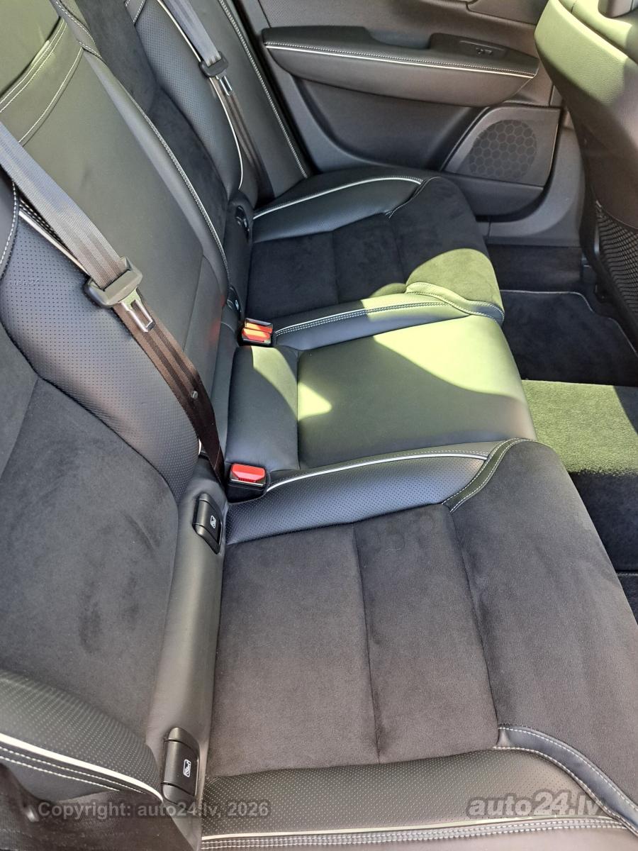 Melns Volvo S90 2017 Kerdla, ar dzinēja tilpumu 2.00 L un nobraukumu 71 tūkst. km par 25000 €, foto 16 vietnē AUTOMOTO.COM.LV
