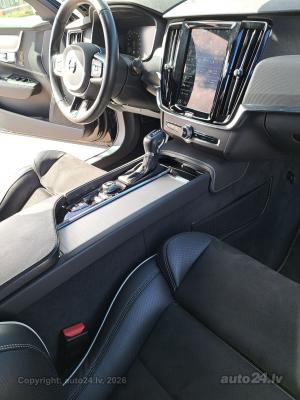 Melns Volvo S90 2017 Kerdla, ar dzinēja tilpumu 2.00 L un nobraukumu 71 tūkst. km par 25000 €, foto 18 vietnē AUTOMOTO.COM.LV