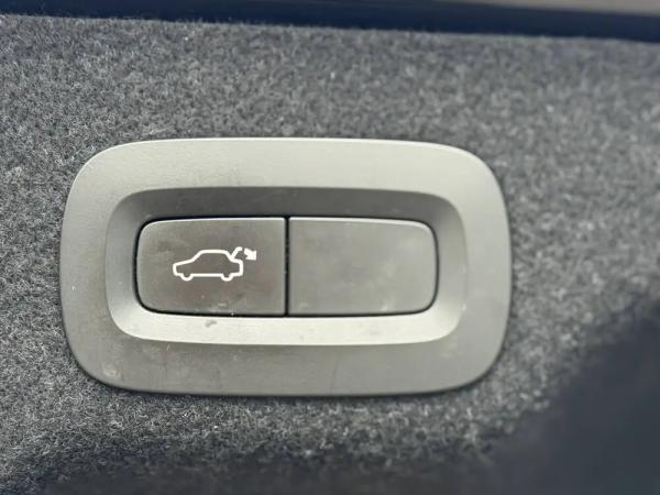 Melns Volvo S90 2017 Rīga, ar dzinēja tilpumu 2.00 L un nobraukumu 193 tūkst. km par 17800 €, foto 5 vietnē AUTOMOTO.COM.LV