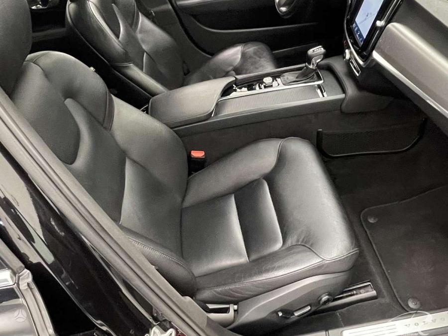 Black Volvo S90 2017 in Vilnius, with an engine capacity of 1.97 L and mileage of 168 thousand km for 14400 €, photo 7 on AUTOMOTO.COM.LV