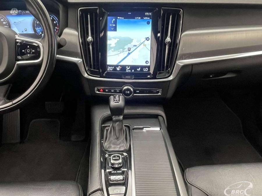Black Volvo S90 2017 in Vilnius, with an engine capacity of 1.97 L and mileage of 168 thousand km for 14400 €, photo 17 on AUTOMOTO.COM.LV