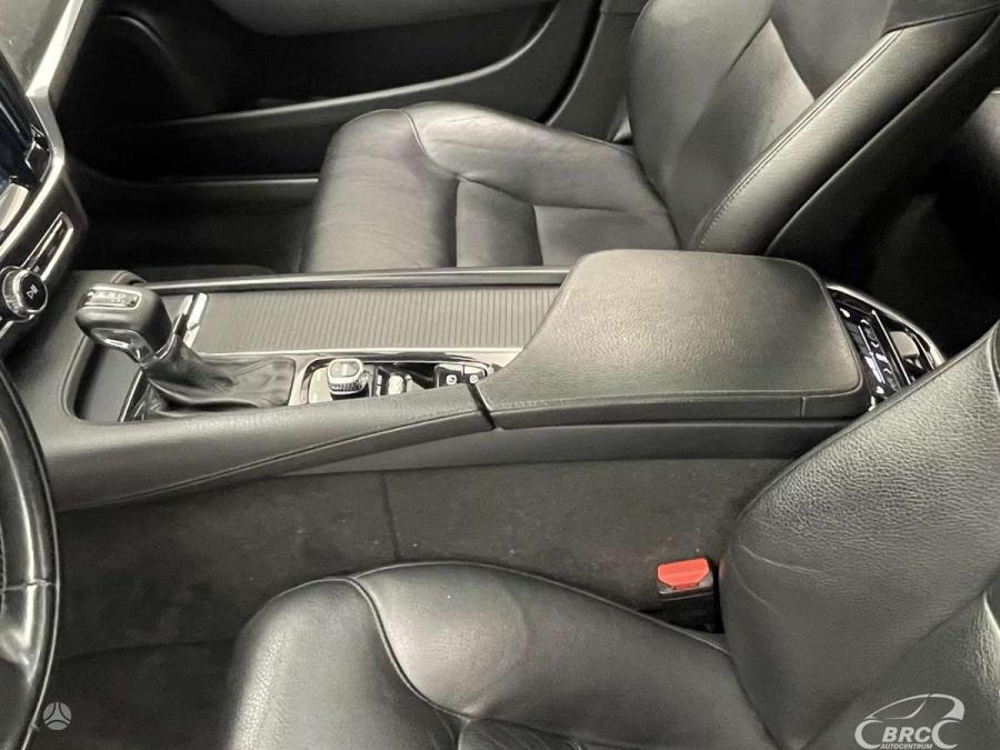 Black Volvo S90 2017 in Vilnius, with an engine capacity of 1.97 L and mileage of 168 thousand km for 14400 €, photo 26 on AUTOMOTO.COM.LV