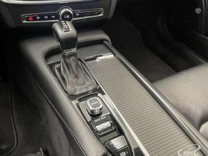 Black Volvo S90 2017 in Vilnius, with an engine capacity of 1.97 L and mileage of 168 thousand km for 14400 €, photo 28 on AUTOMOTO.COM.LV