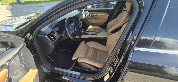 Black Volvo S90 2017 in Vilnius, with an engine capacity of 1.97 L and mileage of 199 thousand km for 21500 €, photo 7 on AUTOMOTO.COM.LV