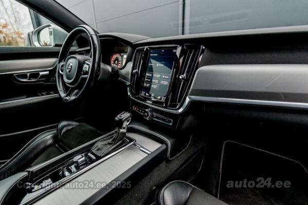 Black Volvo S90 2018 in Parnu, with an engine capacity of 2.00 L and mileage of 179 thousand km for 21900 €, photo 11 on AUTOMOTO.COM.LV