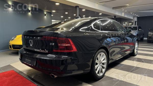 Black Volvo S90 2018 in Riga, with an engine capacity of 2.00 L and mileage of 158 thousand km for 18990 €, photo 5 on AUTOMOTO.COM.LV