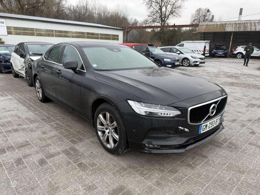 Black Volvo S90 2018 in Kaunas, with an engine capacity of 1.97 L and mileage of 254 thousand km for 10300 €, photo 1 on AUTOMOTO.COM.LV