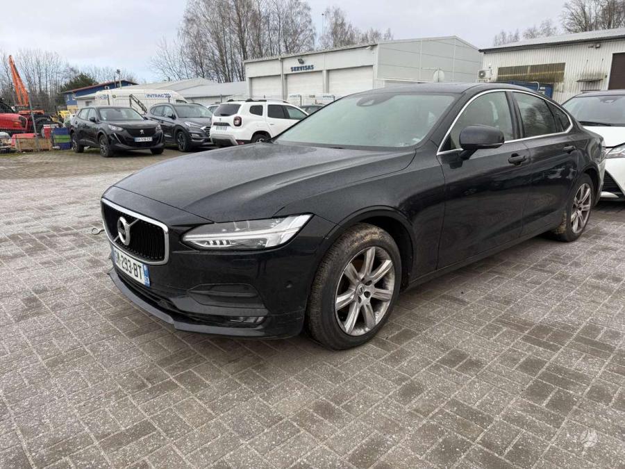 Black Volvo S90 2018 in Kaunas, with an engine capacity of 1.97 L and mileage of 254 thousand km for 10300 €, photo 2 on AUTOMOTO.COM.LV