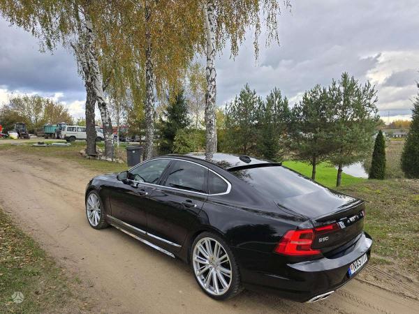 Black Volvo S90 2018 in Vilnius, with an engine capacity of 2.00 L and mileage of 170 thousand km for 26200 €, photo 7 on AUTOMOTO.COM.LV