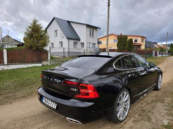 Black Volvo S90 2018 in Vilnius, with an engine capacity of 2.00 L and mileage of 170 thousand km for 26200 €, photo 8 on AUTOMOTO.COM.LV