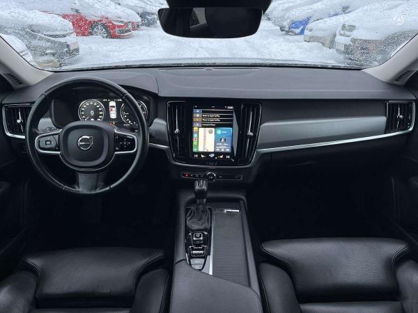 Black Volvo S90 2018 in Vilnius, with an engine capacity of 1.97 L and mileage of 225 thousand km for 15790 €, photo 2 on AUTOMOTO.COM.LV