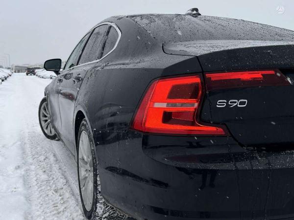 Black Volvo S90 2018 in Vilnius, with an engine capacity of 1.97 L and mileage of 225 thousand km for 15790 €, photo 10 on AUTOMOTO.COM.LV