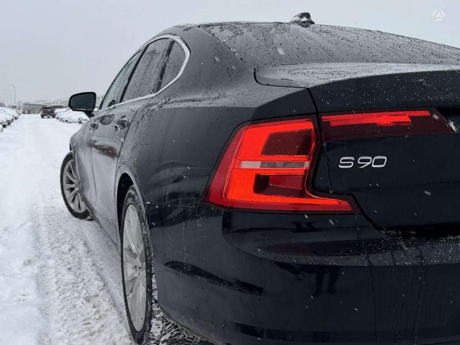 Black Volvo S90 2018 in Vilnius, with an engine capacity of 1.97 L and mileage of 225 thousand km for 15790 €, photo 10 on AUTOMOTO.COM.LV